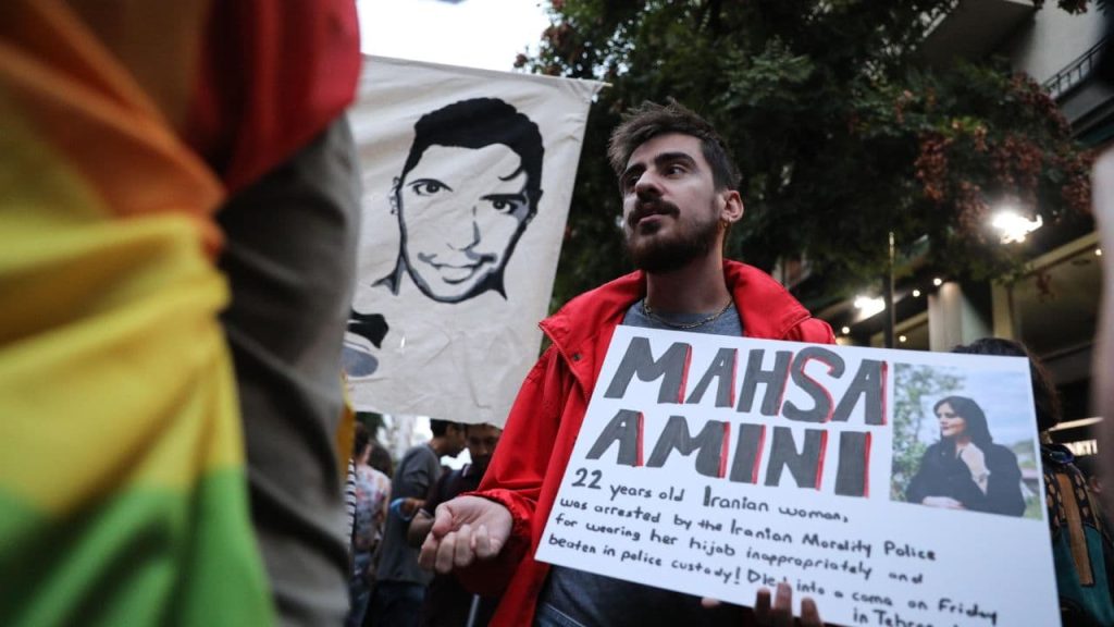 Iran: proteste per Mahsa Amini, bloccati Instagram e Whatsapp