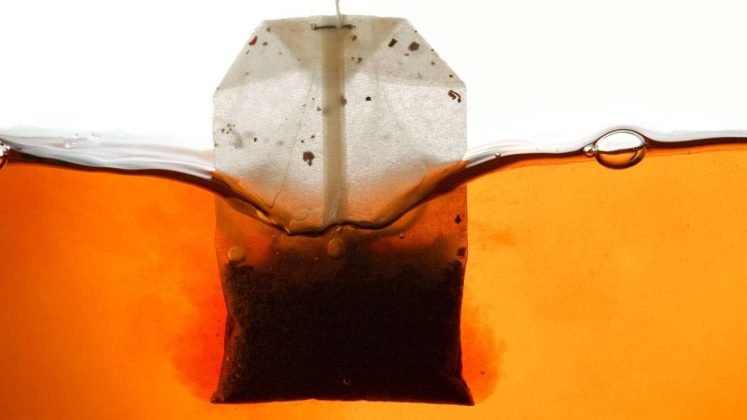 Bustine di tè sui termosifoni, risparmi un sacco: perché dovresti farlo