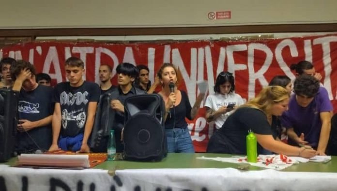Roma: l'Università occupata dagli studenti, dopo i duri scontri con la ...