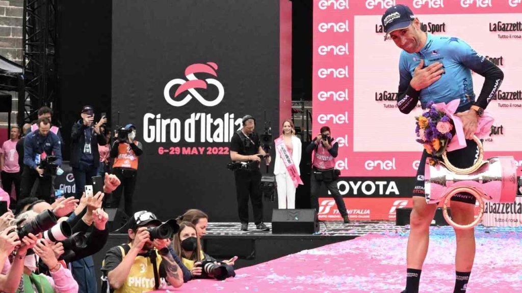 L'ultimo atto di Vincenzo Nibali, lo Squalo che ha vinto i tre grandi Giri