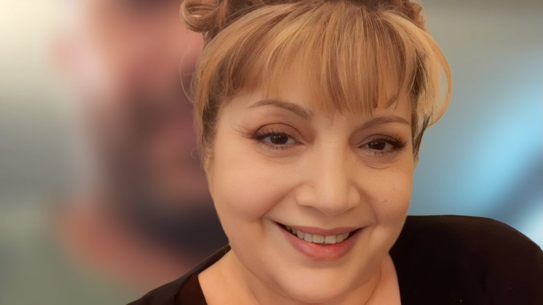 Gegia, avete capito con chi sta? Lui 45 e lei 63 anni: bello e giovanissimo | FOTO