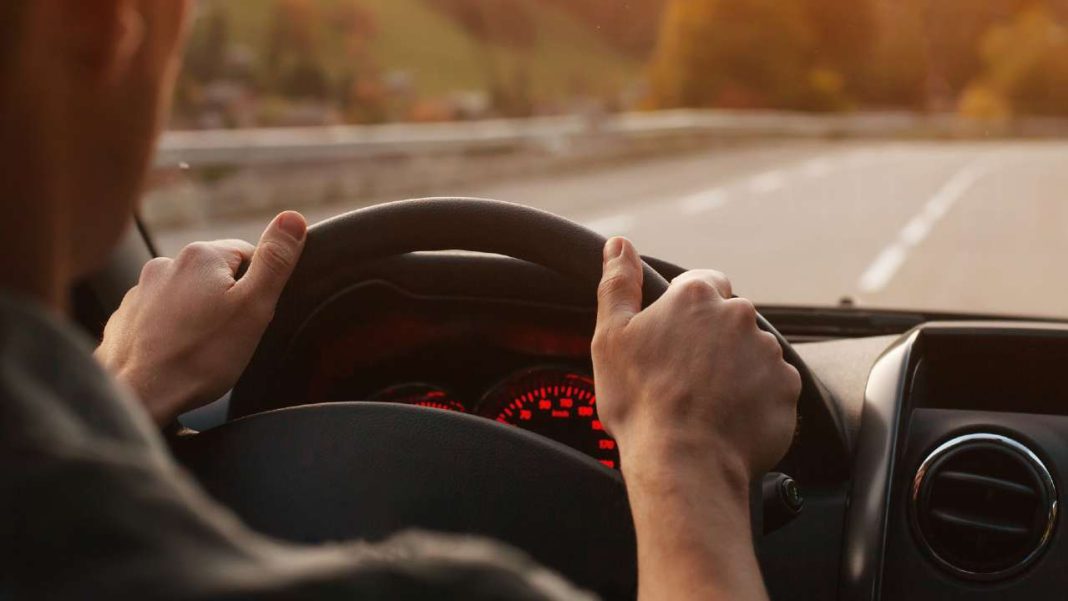 Posto di blocco, 30 mila euro di multa a chi circola senza questo documento