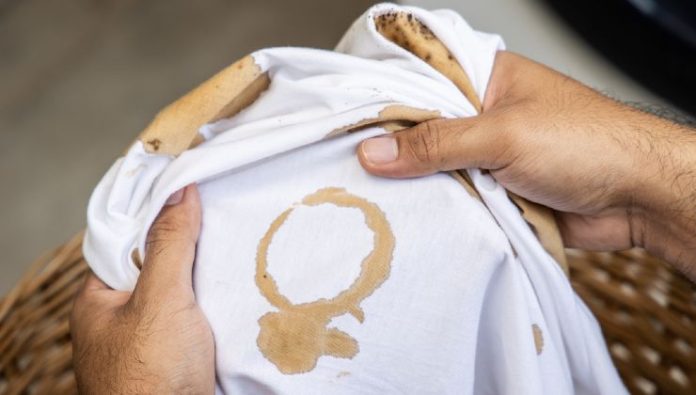 Macchie di cibo sui tessuti, il metodo più efficace per toglierle senza ...