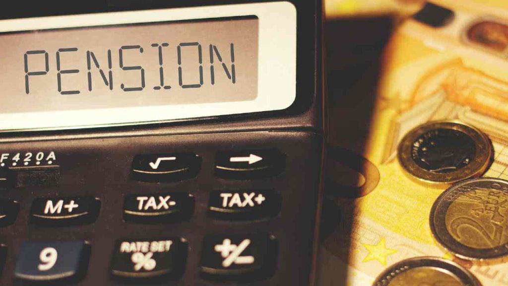 Donne e uomini in pensione a 55 anni, cambia tutto: ecco come fare