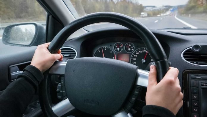 Posti di blocco, 300 euro di multa a chi possiede questo accessorio in auto