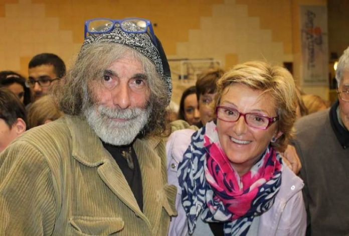 Mauro Corona, voi avete mai visto la moglie? È una bellissima donna | FOTO