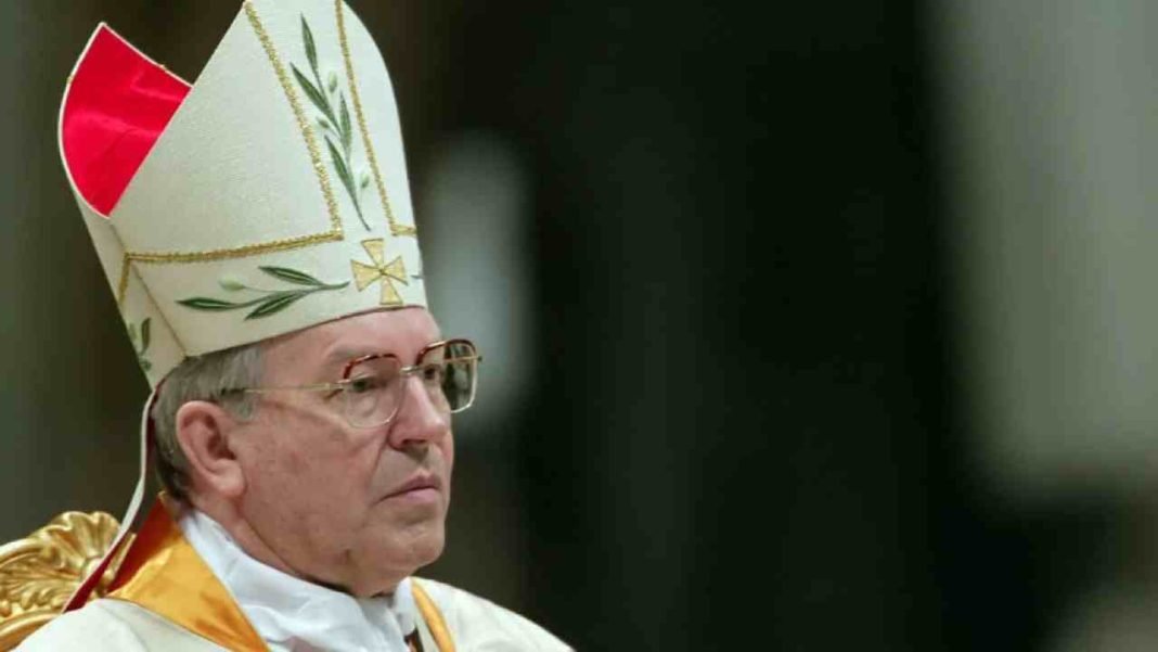 Chi è Giovan Battista Re, il cardinale che celebra i funerali di Ratzinger