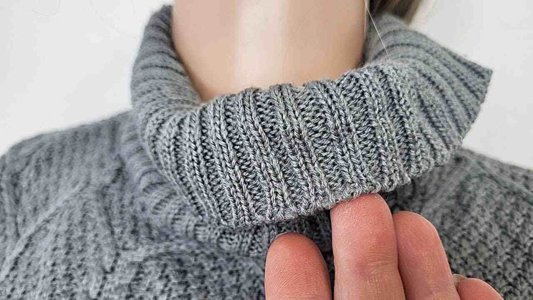 Maglione a collo alto con il colletto molto tirato, come sistemarlo in ...
