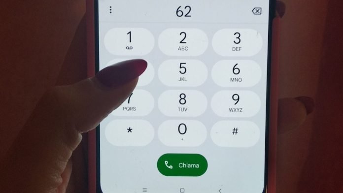 Digita il numero 62 sul telefonino, l'utile trucco che ancora non conoscevi