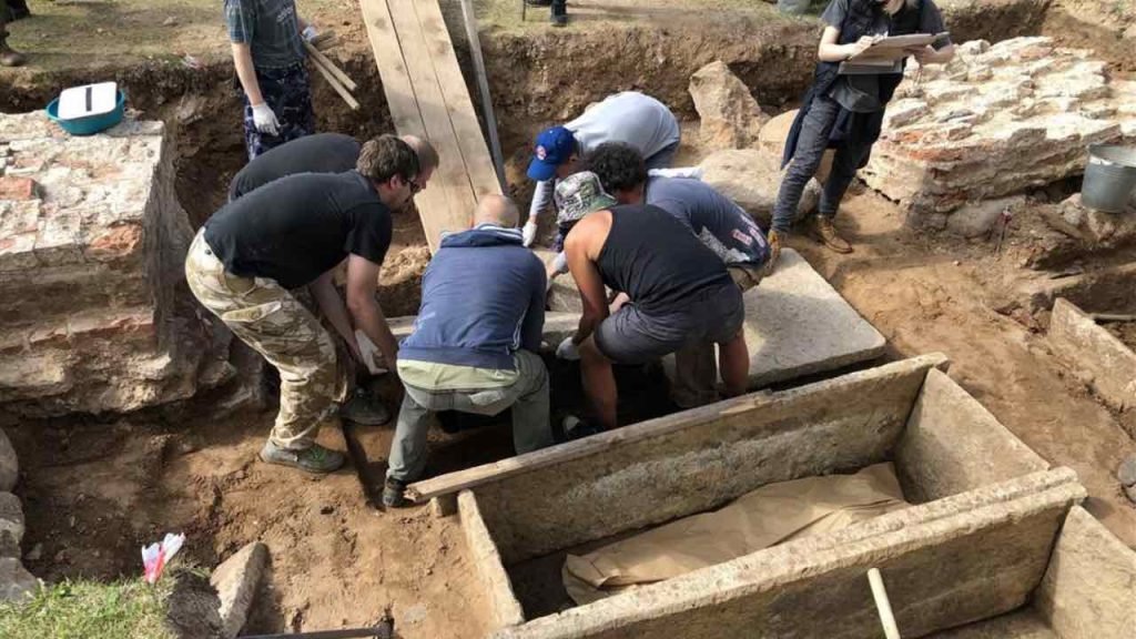 "Ritrovato in una bara romana dopo 1600 anni", la rivelazione degli esperti