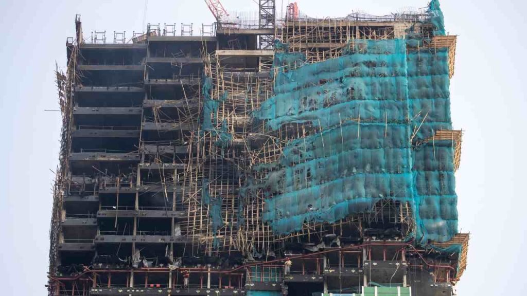 Hong Kong, grattacielo in costruzione distrutto dalle fiamme | Nanopress