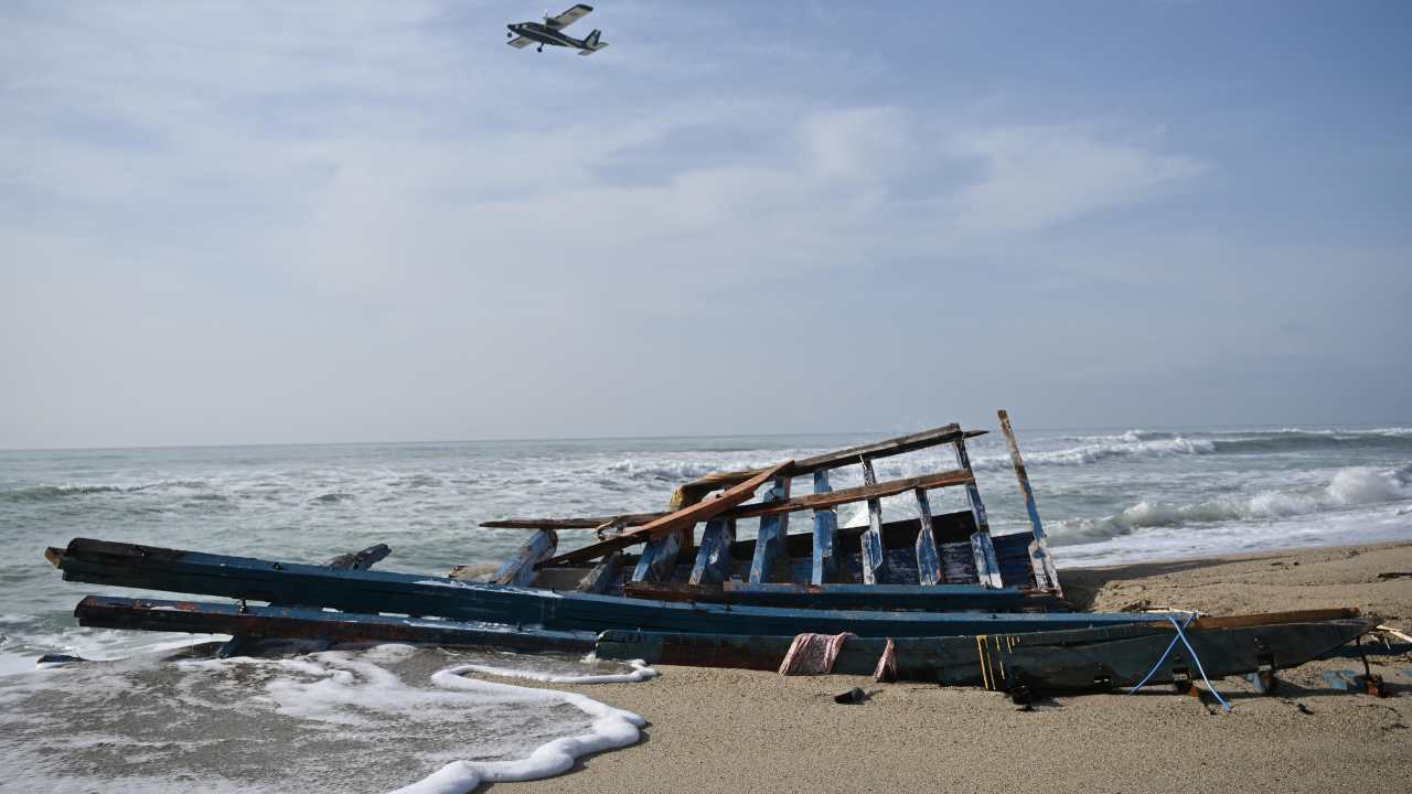 Strage di migranti a Crotone, recuperato il corpo di un bambino | Nanopress Strage di migranti a Crotone, recuperato il corpo di un bambino | Nanopress