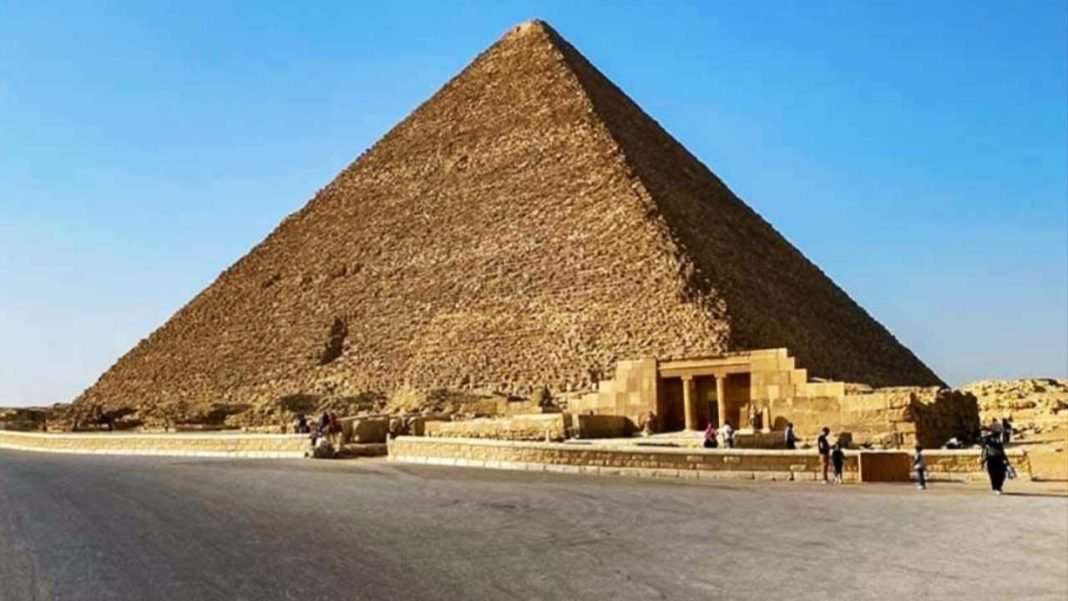 Scoperto un nuovo tunnel all'interno della piramide di Cheope a Giza