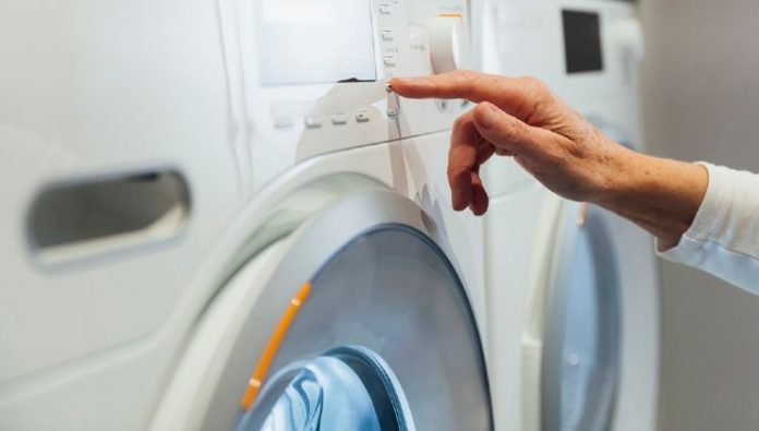 Wenn Sie das tun, kommt der gesamte Schmutz aus der Waschmaschine ...