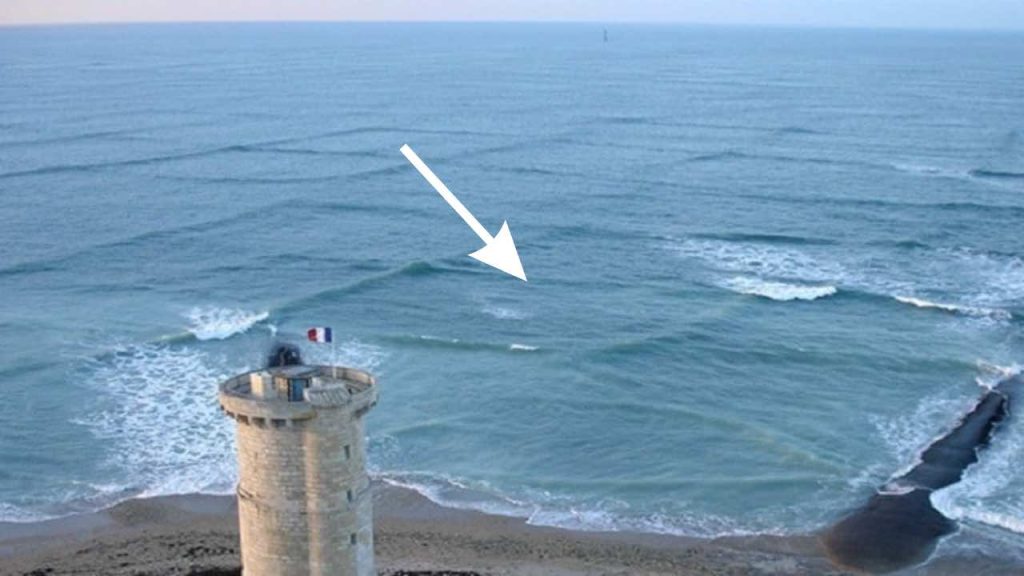 Onde quadrate, se le noti devi uscire subito dall'acqua: cosa potrebbe ...